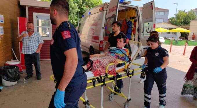 Bursa'da tencereyi raftan indirmek istedi üzerine kaynar su döküldü ...